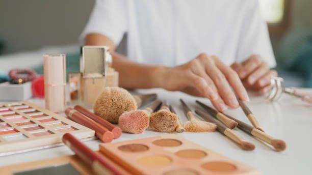 How to Find Cosmetic Distributors for Your Business (2025 Guide)